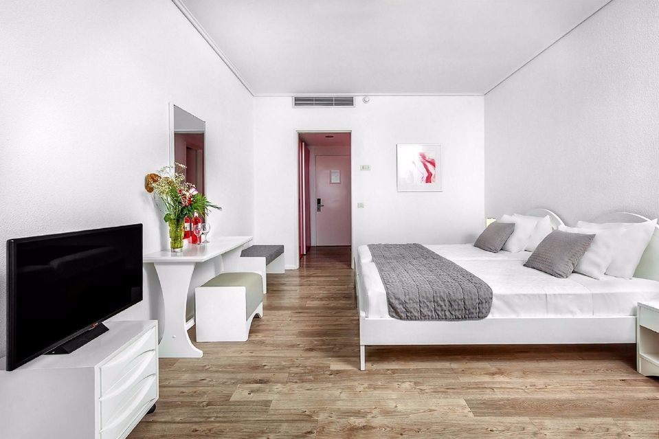Interconnecting Rooms